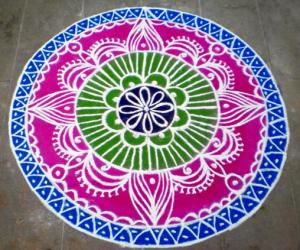 Simple Rangoli Black and white | www.iKolam.com